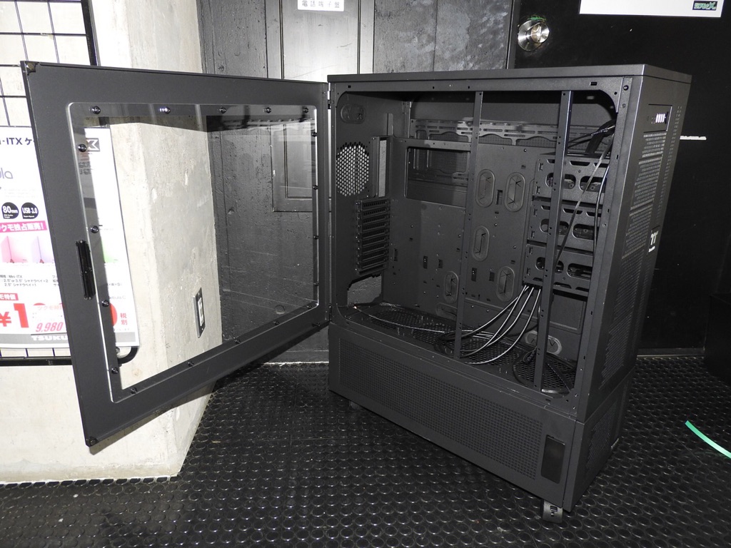 Thermaltake 울트라 타워 케이스 Core WP100 ? > 하드웨어 뉴스 | 퀘이사존