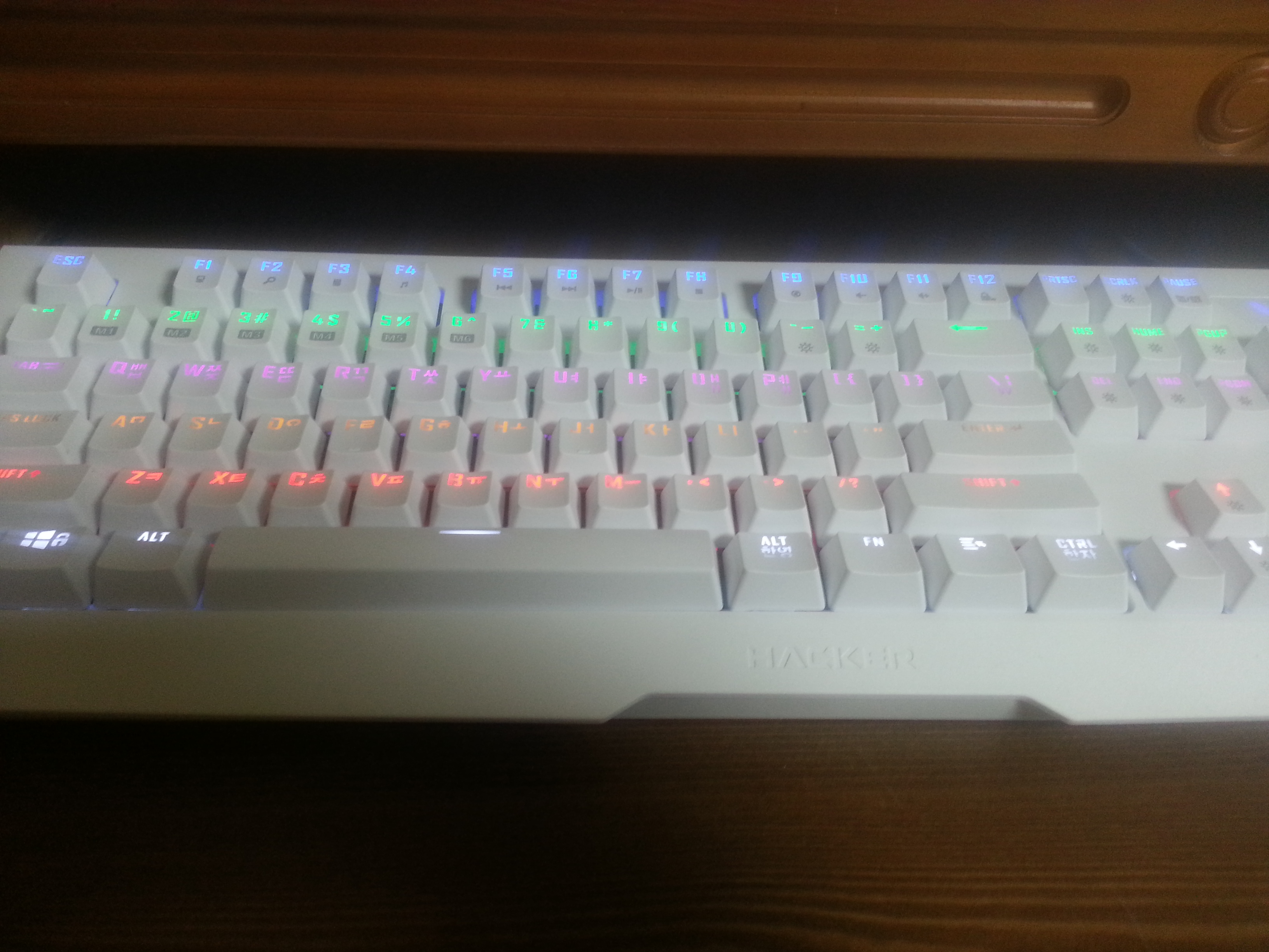 ABKO HACKER K610 레인보우 액션 LED 사용기! > 유저사용기/필테 | 퀘이사존