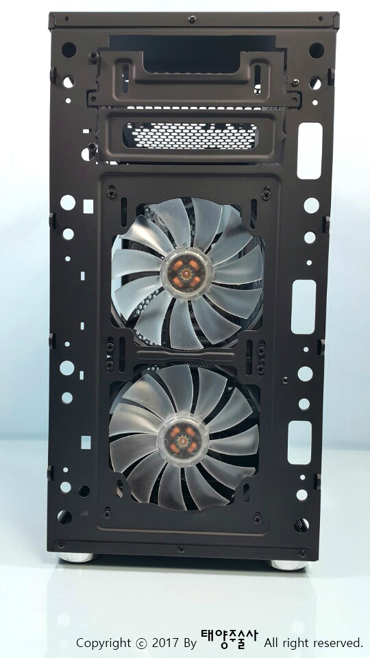 끝장 LED튜닝기 3RSYS L1000 강화유리 (feat. HALO RGB FAN & RGB LED BAR) > 유저 칼럼 | 퀘이사존