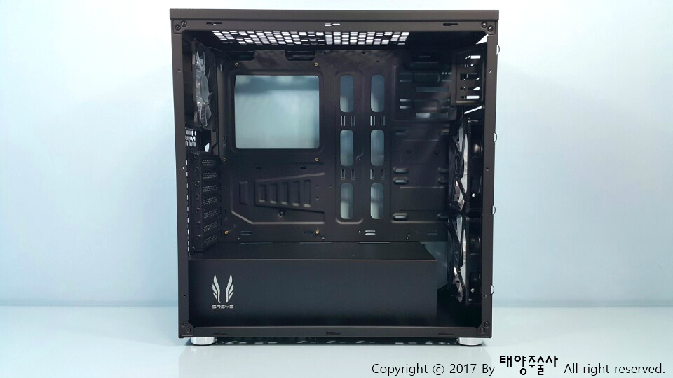 끝장 LED튜닝기 3RSYS L1000 강화유리 (feat. HALO RGB FAN & RGB LED BAR) > 유저 칼럼 | 퀘이사존