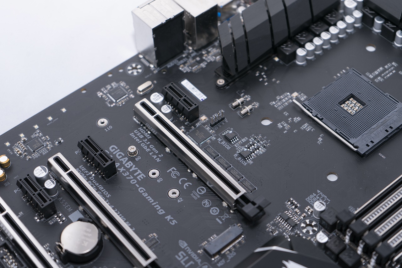 화려함과 성능의 적절한 절충 기가바이트 AORUS ax370 gaming K5 - 외형편 - > 유저 칼럼 | 퀘이사존