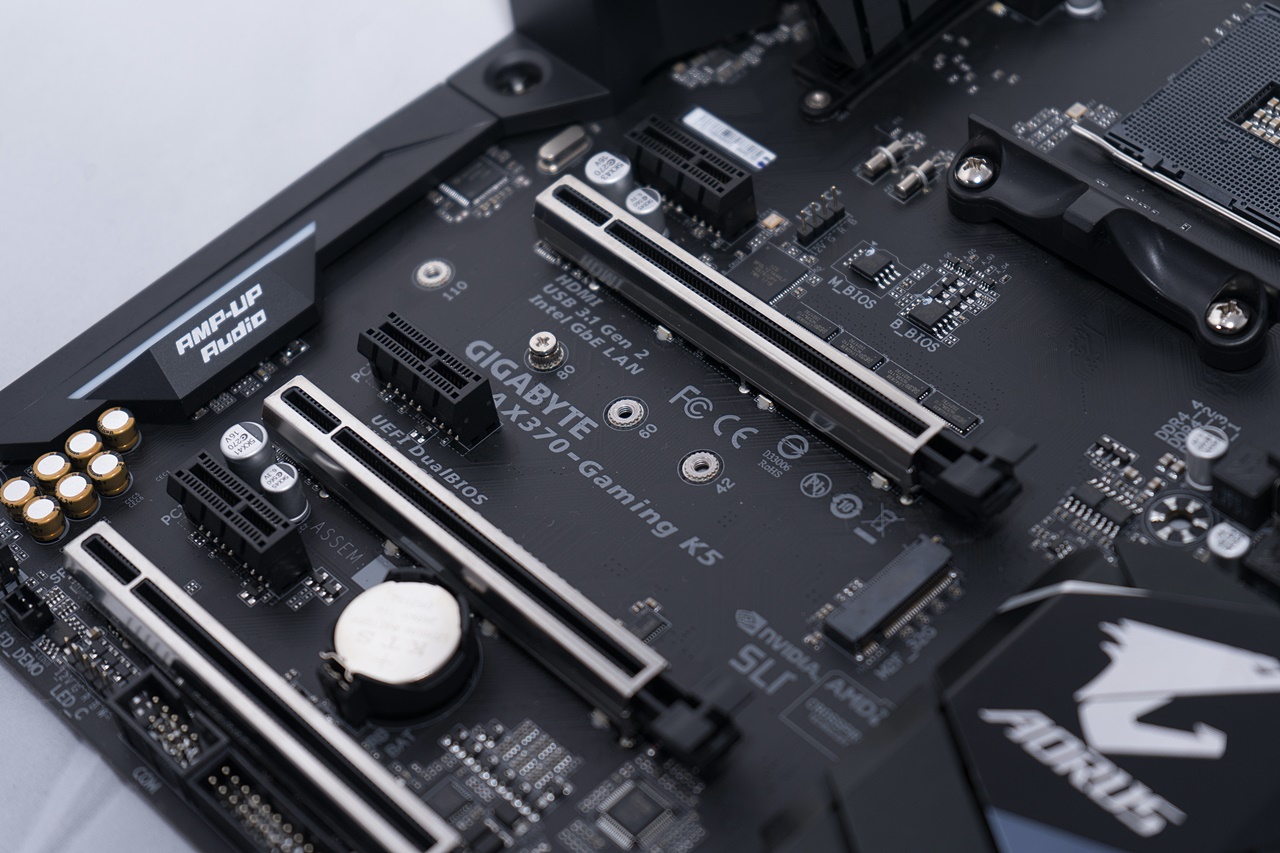 화려함과 성능의 적절한 절충 기가바이트 AORUS ax370 gaming K5 - 외형편 - > 유저 칼럼 | 퀘이사존