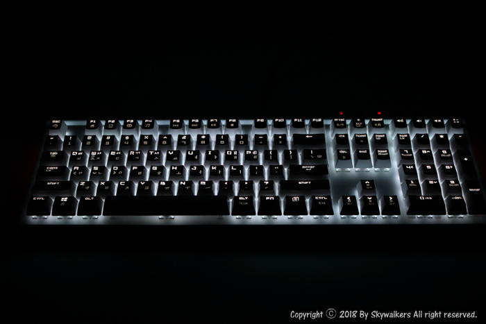 흔치않는 카일롱화 흑축~! 몬스타 데빌스킬 MK108RGB 화이트 게이밍 기계식키보드 (흑축) 사용기 > 유저 칼럼 | 퀘이사존