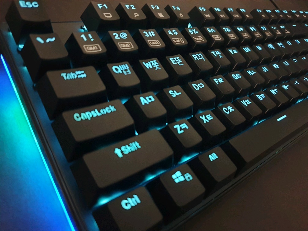 콕스, CK450 영롱한 블루 LED의 신제품 출시 예고 > 하드웨어 뉴스 | 퀘이사존