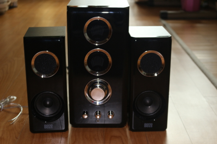 묵직하고 웅장한 소리를 들려주는 2.1채널 게이밍 스피커 보노보스 BOS-5000 TITAN 2 > 유저 칼럼 | 퀘이사존