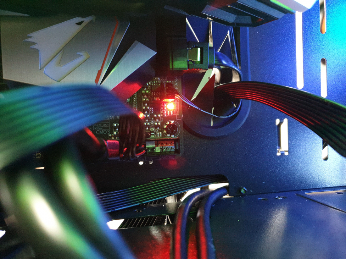 메인보드 디램 led에 불이 들어오네요. > CPU/메인보드/램 | 퀘이사존 QUASARZONE